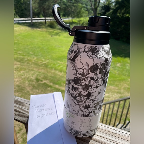 Hydrapeak | Kitchen | New 32oz Hydrapeak Chug Skull And Roses | Poshmark